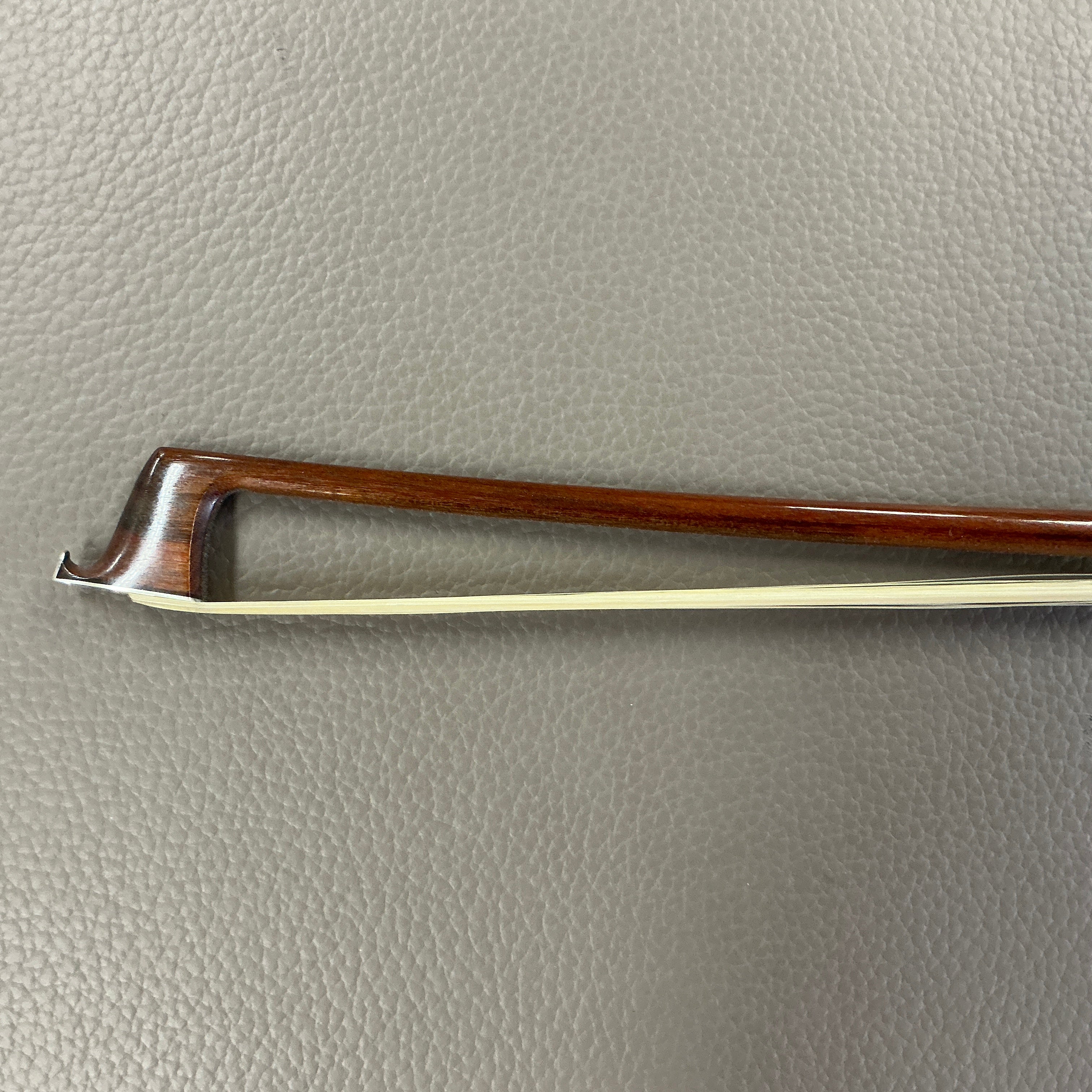 Violin bow : Henry GUERRA | l'atelier by apc