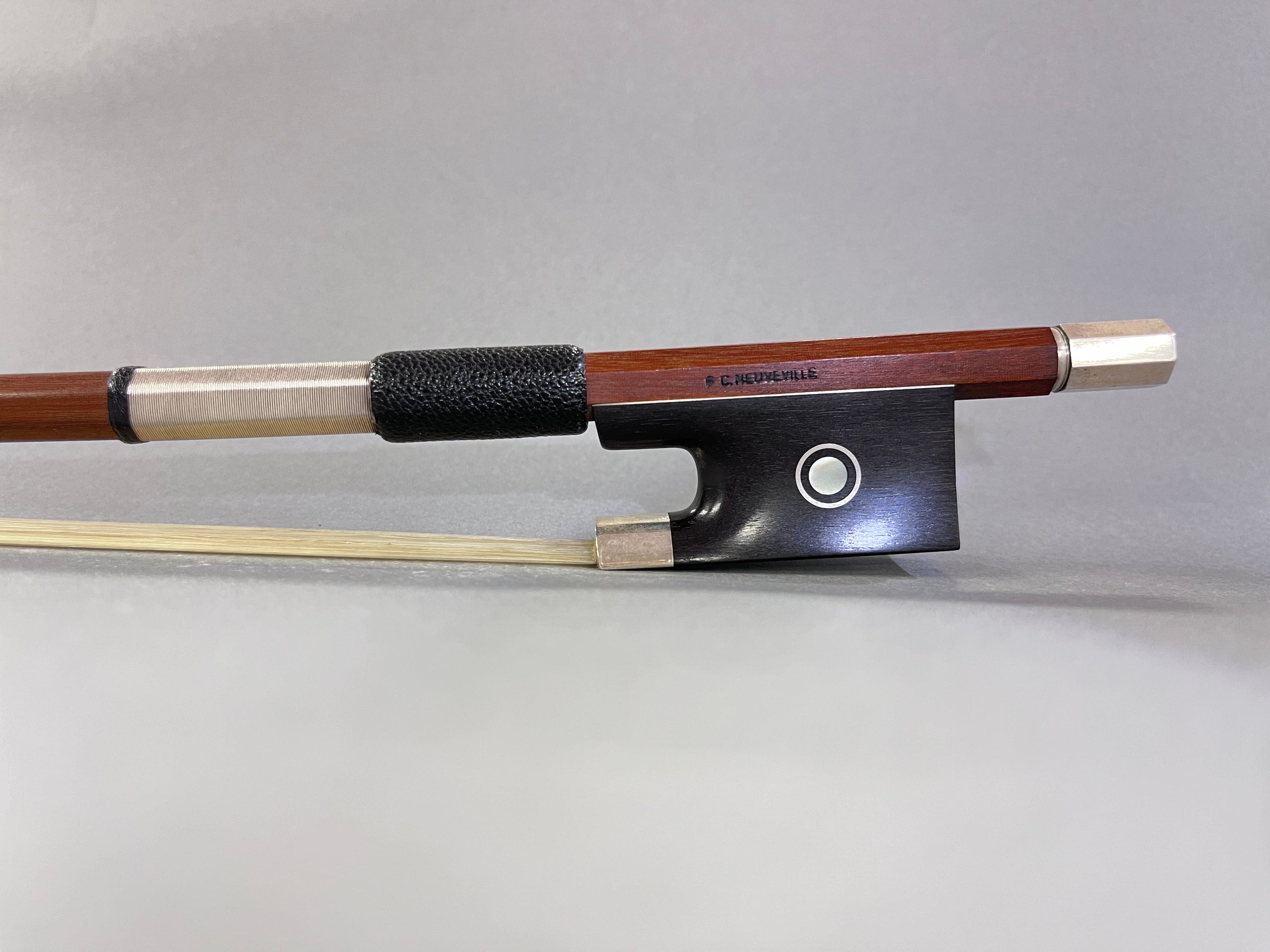 Viola bow : Swiss Finkel Neuveville | l'atelier by apc