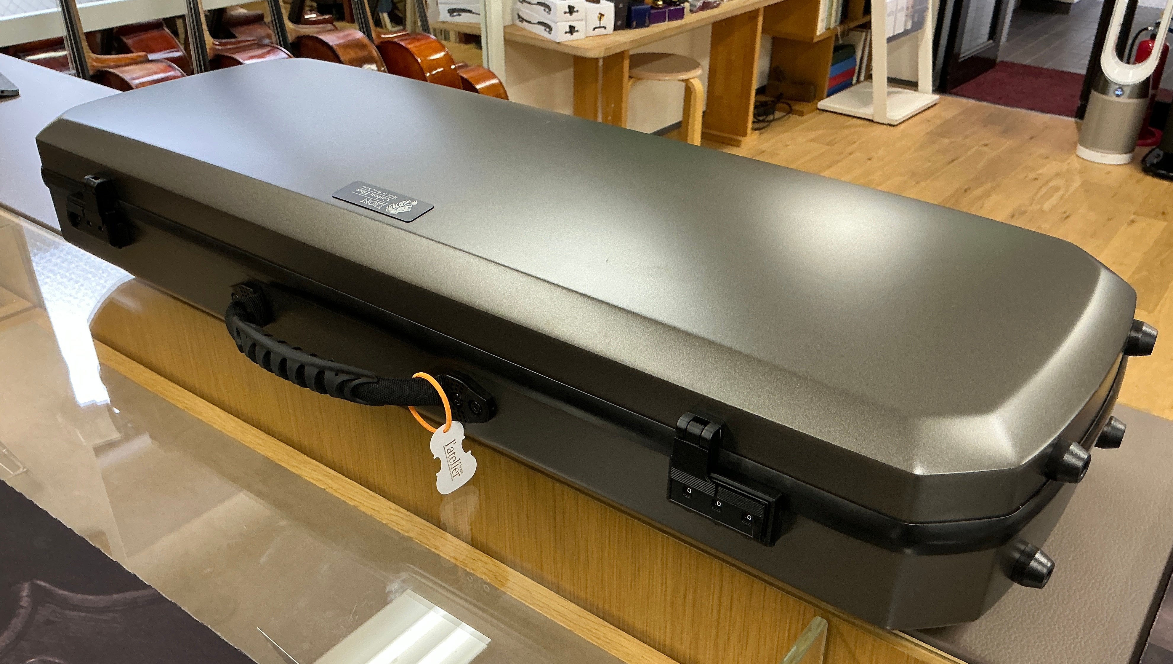 Lion Carbon Viola Case Polygon ライオン カーボン ヴィオラケース ポリゴン | l'atelier by apc